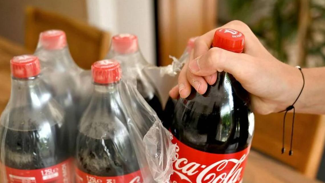 Toujours plus de pollution plastique de Coca-Cola dans les eaux d'ici ...