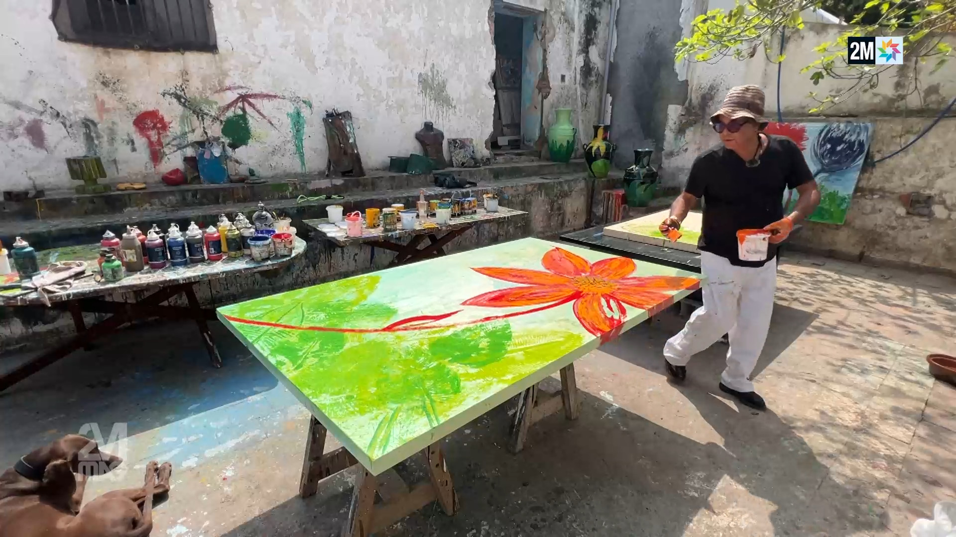 الفنان التشكيلي سعيد التلمساني يستقبل "2M mag" داخل ورشته الفنية ويتحدث ...